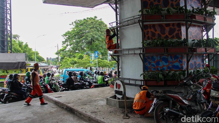 Kolong Flyover Pasar Rebo Ditata Lebih Estetik