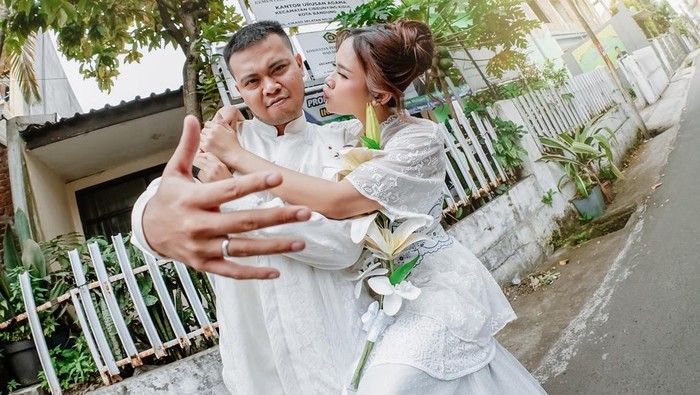 Reza SMASH Menikah dengan Santi Febrianti di KUA