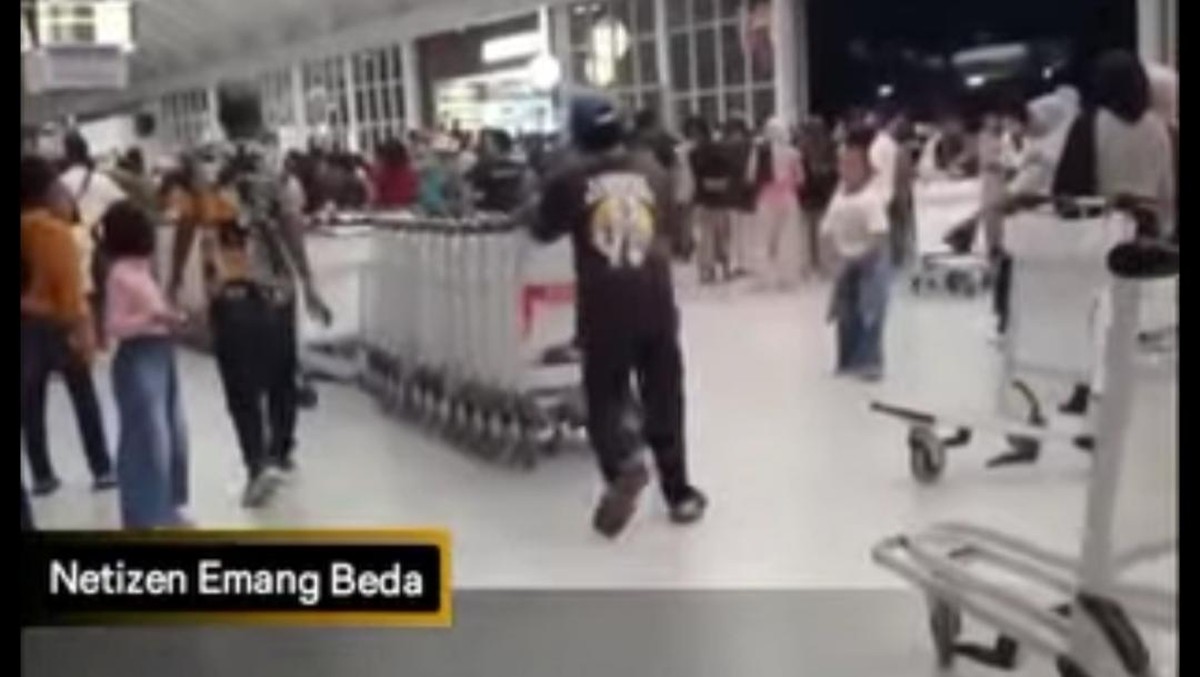 Viral Ulah Pengunjung Mainkan Troli Bandara Lombok Bikin Geram