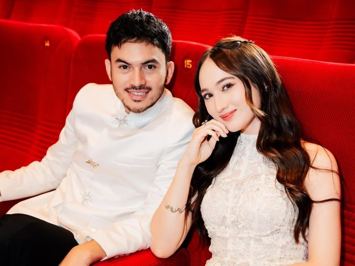 Laura Moane Pose Bareng Rizky Nazar: Foto Dulu Sama Om-om