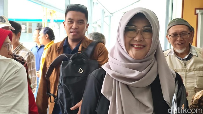 dr Tifa Ungkap Hasil Pengujian Foto Ijazah Jokowi dengan Foto Saat Presiden