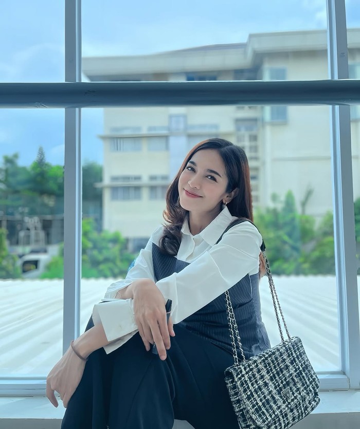 Momen Ngopi Seru Lindi Fitriyana, Calon Istri Virgoun yang Cantik!