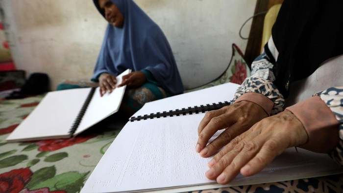 Tunanetra di Banda Aceh Tadarus Ramadan Gunakan Al-Qur'an Braille