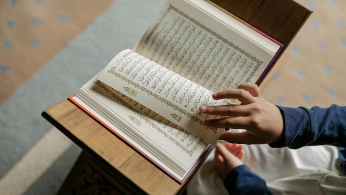 10 Keutamaan Tadarus Al-Quran Bulan Ramadan: Mendapat Syafaat-Menyehatkan