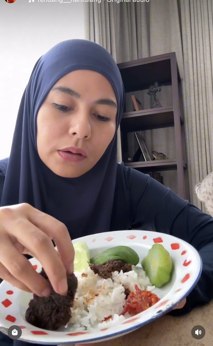 Serunya Meisya Siregar Kulineran Bareng Keluarga di Arab hingga Jepang