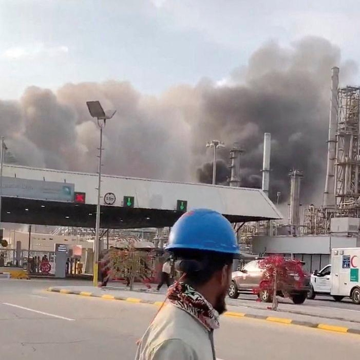 Imbas Perang, Qatar Hentikan Produksi LNG-Arab Saudi Tutup Kilang Minyak