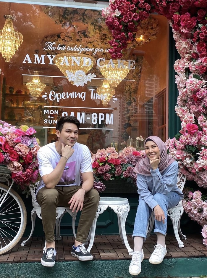 Keseruan Jonathan Frizzy Makan Shabu-shabu hingga Angkringan