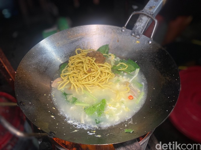Nyobain Bakmi Godog Brisket dan Bakmi Nyemek Bebek yang Hits di Cipete