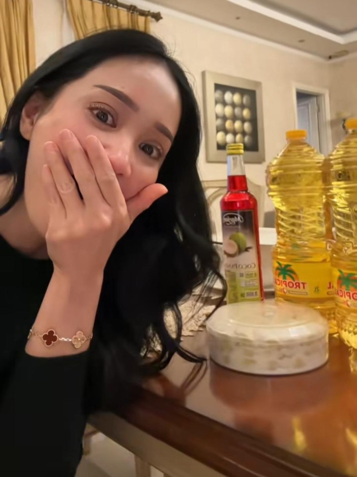 Bunga Zainal Terharu Dapat Hampers Lebaran dari Tukang Sayur-Sembako