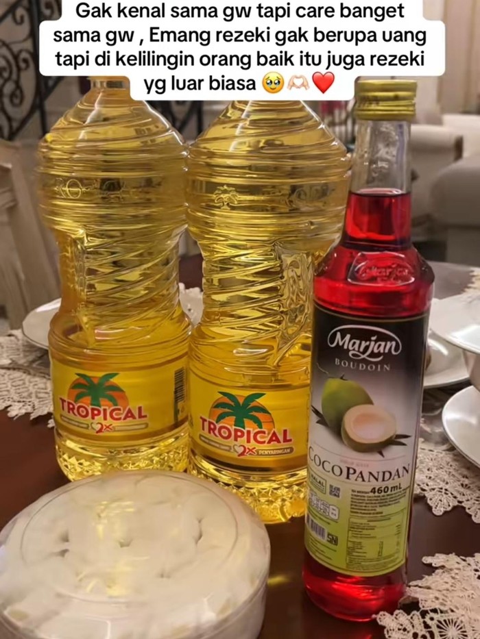 Bunga Zainal Terharu Dapat Hampers Lebaran dari Tukang Sayur-Sembako