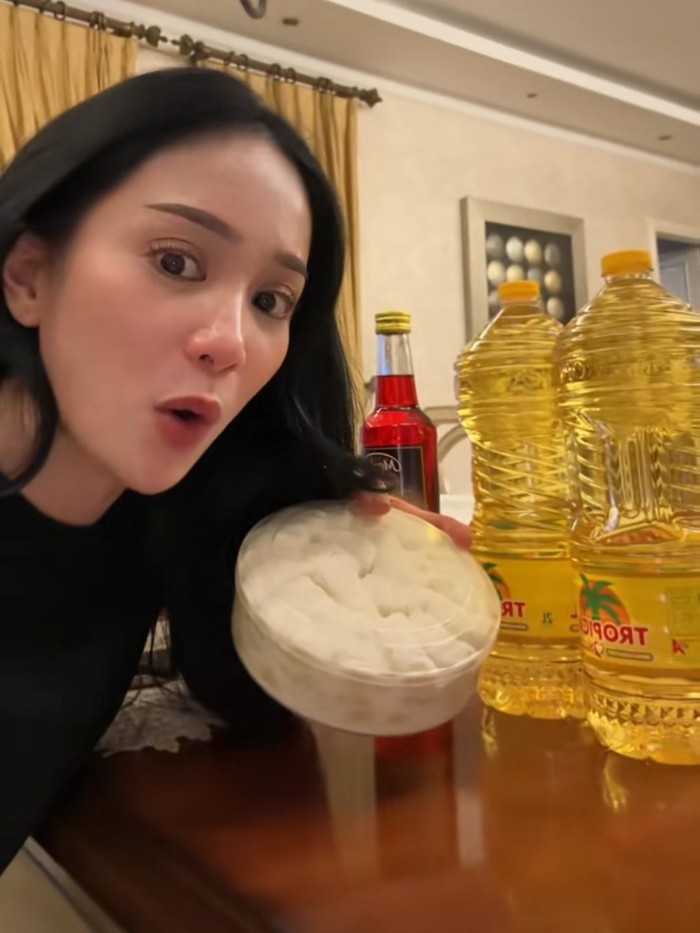 Bunga Zainal Terharu Dapat Hampers Lebaran dari Tukang Sayur-Sembako