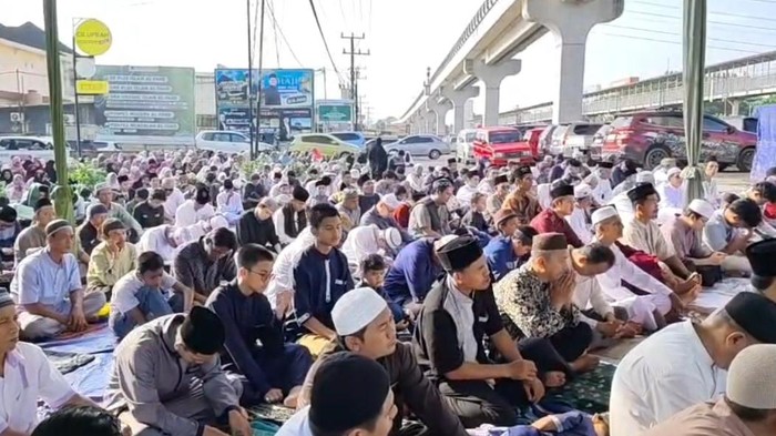 Ribuan Warga Palembang-Banyuasin Hari Ini Salat Id di Masjid Al-Mustanir