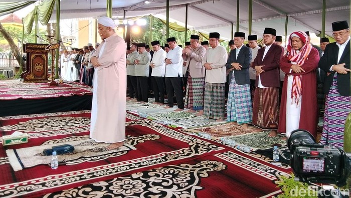 Salat Id di Masjid Agung Palembang, Ratu Dewa Ajak Warga Jaga Hati