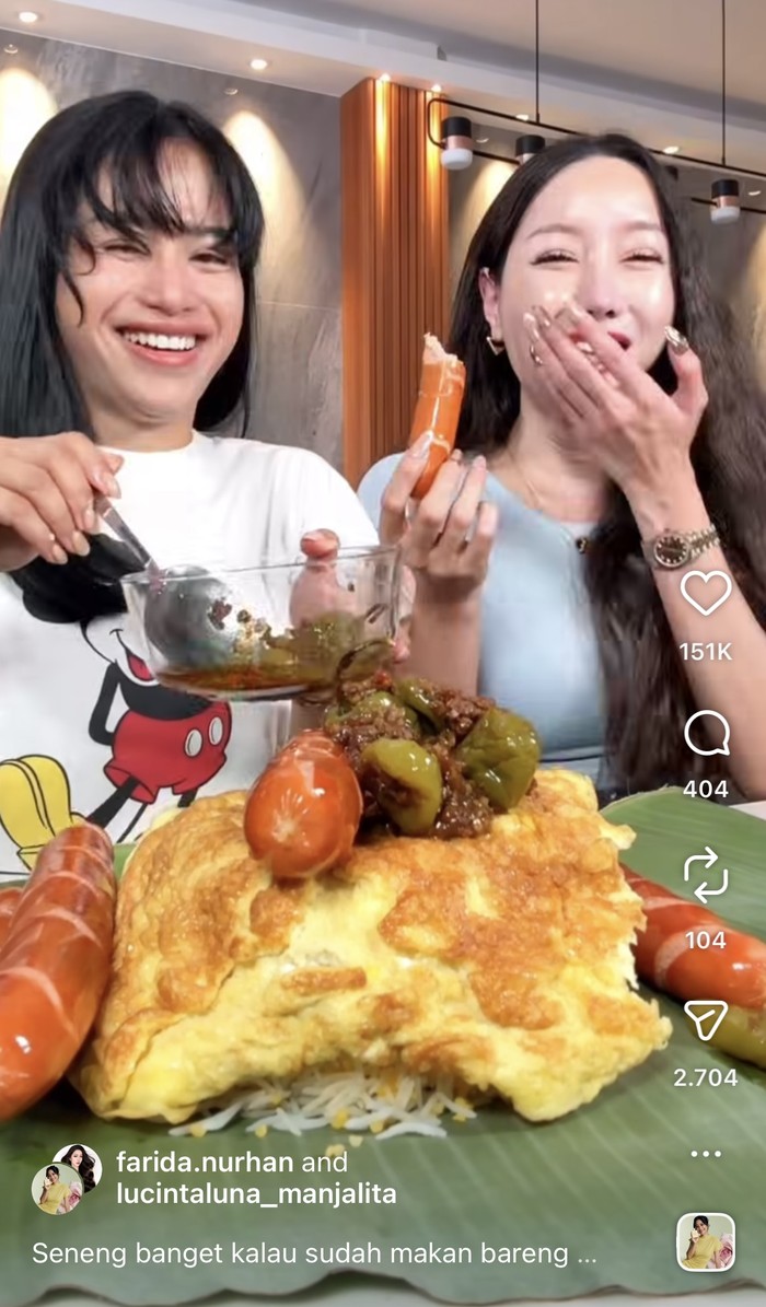 Seru! Lucinta Luna Mukbang Pizza hingga Nasi Telur bareng Omay