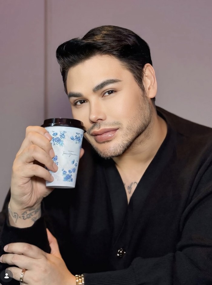 Setelah Jualan Nasi Kulit, Ivan Gunawan Kini Desain Cup Kopi Populer