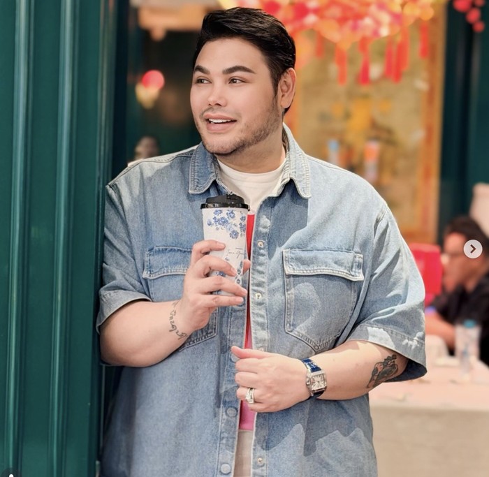 Setelah Jualan Nasi Kulit, Ivan Gunawan Kini Desain Cup Kopi Populer