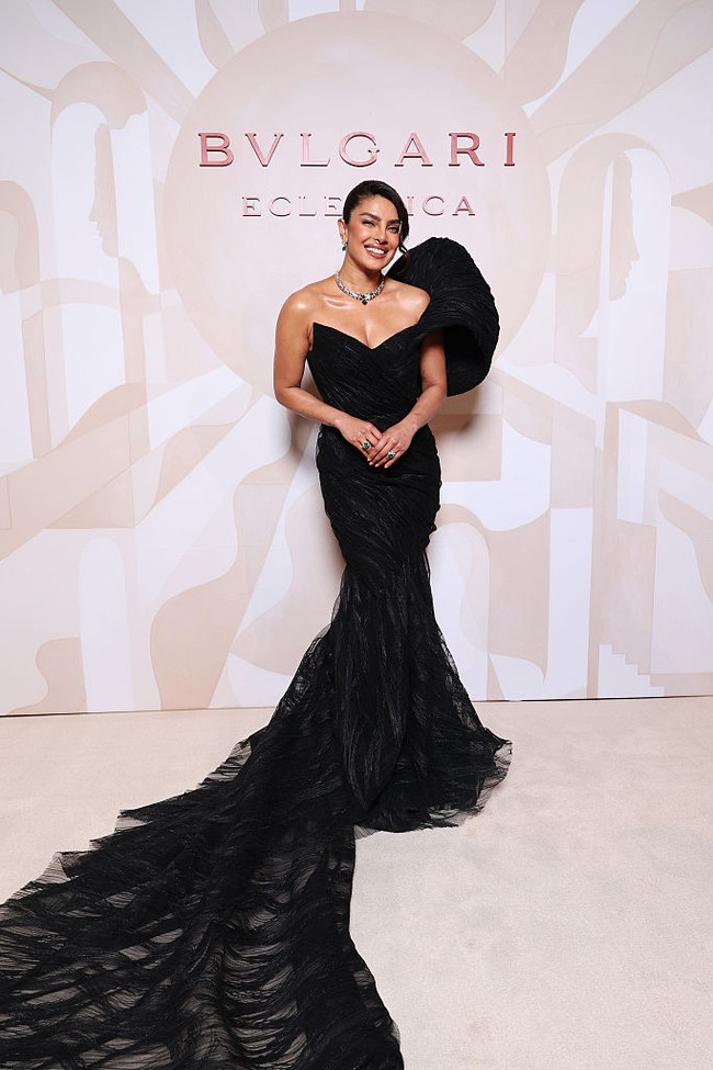 Foto: Gemerlap Gaya Seleb Dunia di Acara Bvlgari, Dua Lipa Hingga Liu Yifei