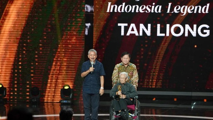 Tan Liong Houw, Legenda Sepak Bola Indonesia Kelahiran Surabaya