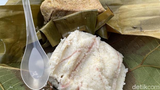 Ada Warung Jadul Nasi Jagung-Botok Yuyu di Pati, Sebungkus Cuma Goceng