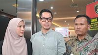 Diperiksa Kasus PT DSI, Dude Harlino-Alyssa Soebandono Dicecar 53 ...