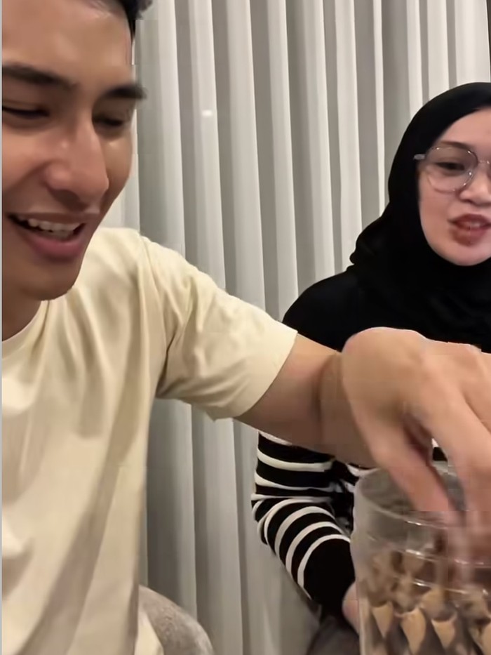 Ardit Erwandha Doyan Nasi Goreng hingga Kalap Makan BBQ Sepuasnya