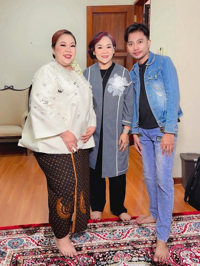 Inayah Wahid Bergaya Klasik Jawa Modern dalam Silaturahmi dengan ...