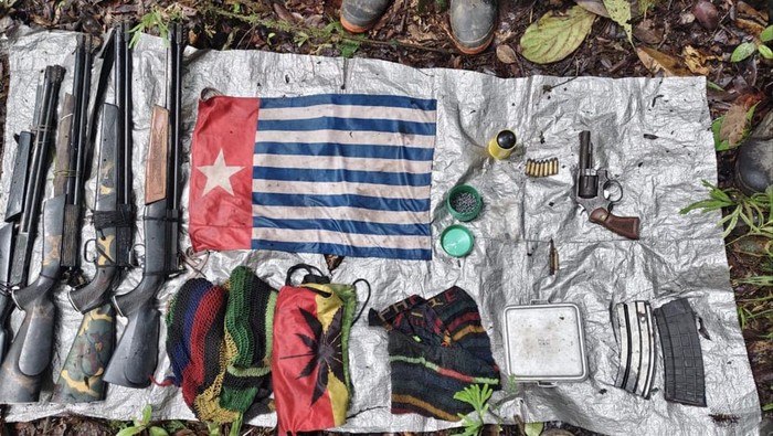 TNI Grebek Markas OPM di Nduga Papua, Senpi hingga Amunisi Disita