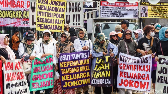 Demo di DPR, Roy Suryo Tuntut Jokowi Buka Ijazah ke Publik