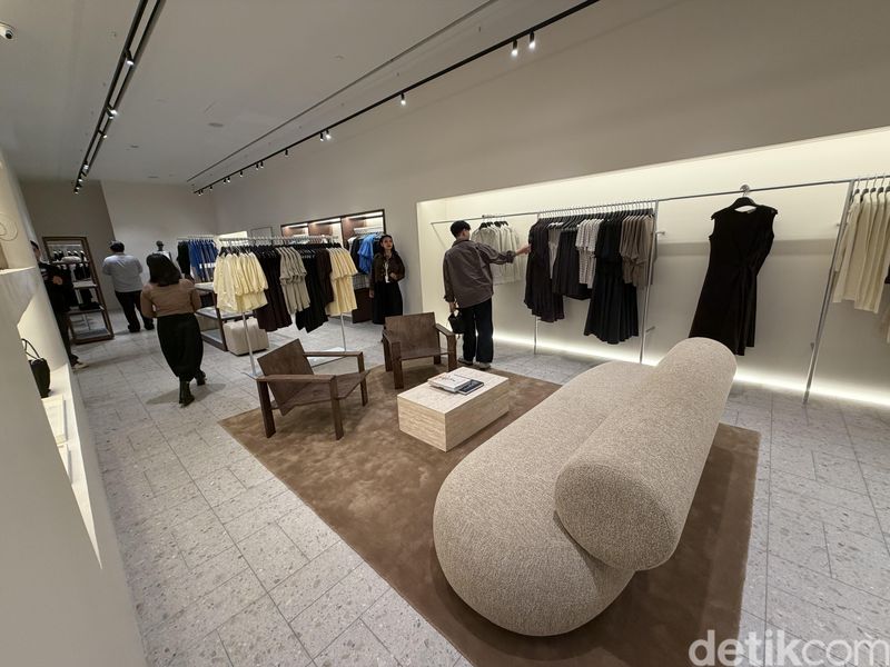 COS Resmi Hadir di Indonesia, Buka Toko Perdana di Plaza Indonesia