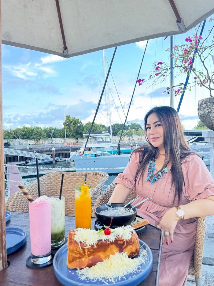 Seru! Potret Anisa Bahar saat Kulineran di Thailand hingga Bali