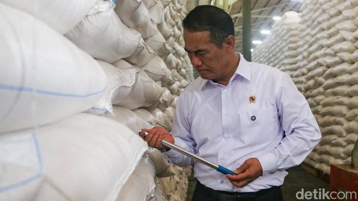 Stok Beras di Gudang Karawang Dicek, Cadangan Tembus 5,19 Juta Ton