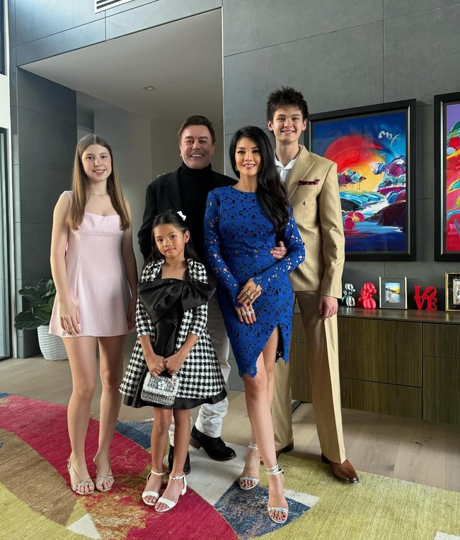 8 Artis yang Punya Anak dengan Jarak Usia Lebih dari 1 Dekade