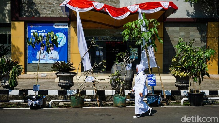 Bibit Pohon Gantikan Karangan Bunga di HUT Ke-27 Kota Depok