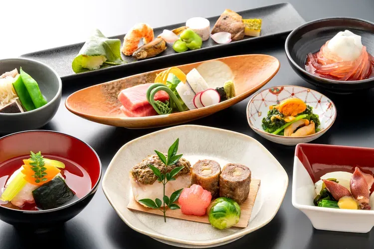 5 Maskapai dengan Makanan Terenak di 2026, Dari Singapura hingga Jepang!