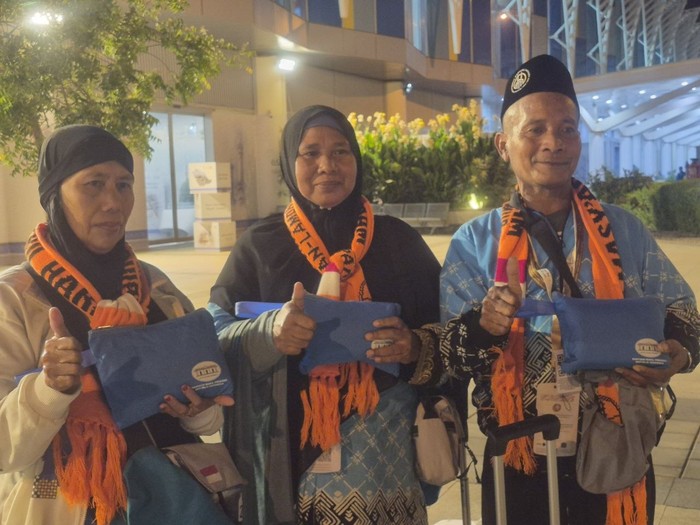 Bongkar Isi Travel Kit dari Wapres Gibran yang Dibawa Jemaah SUB-32 ke ...