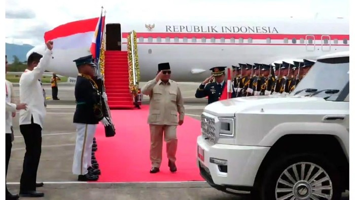 Prabowo Dijemput Maung saat Tiba di Filipina