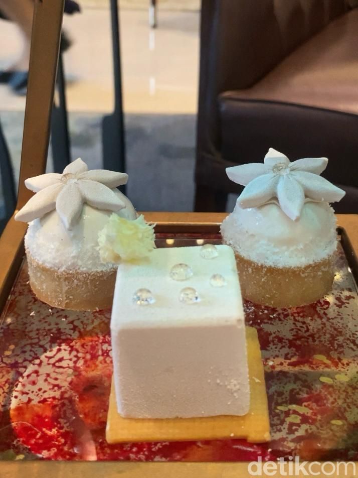 Elegan! Afternoon Tea Ini Gabungkan Dessert dan Aroma Parfum Mewah
