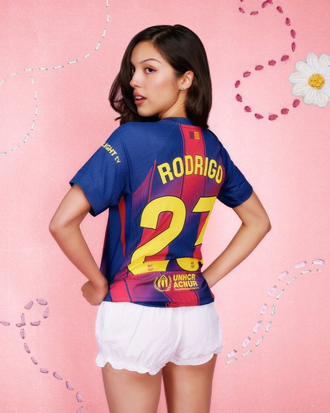 Gaya Olivia Rodrigo Jadi Pendukung Barca, Padukan Jersey dengan Celana ...