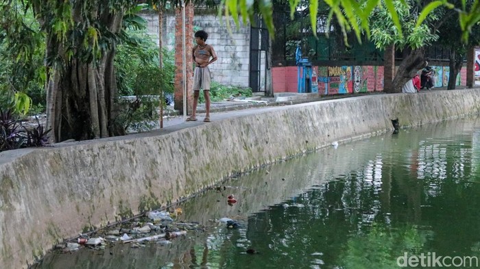 Situ Pladen Depok Kotor dan Tak Terawat, Warga Prihatin