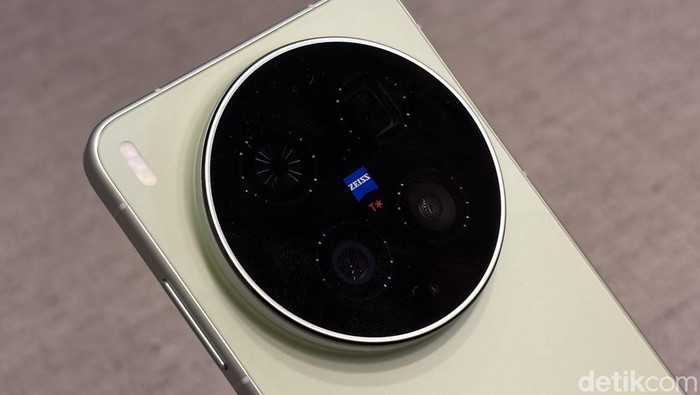 Ini Fitur Kamera Vivo X300 Ultra, Bikin DSLR Ketar-ketir?