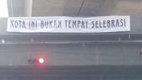 Spanduk 'Kota Ini Bukan Tempat Selebrasi' di Flyover Jelang PSM Vs Persib