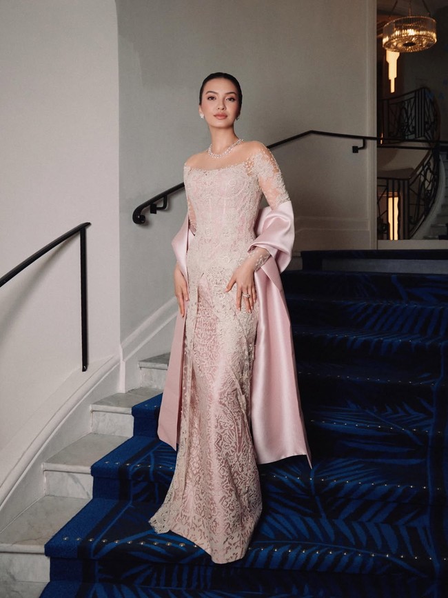 7 Potret Anggun Raline Shah Berkebaya di Cannes Film Festival 2026