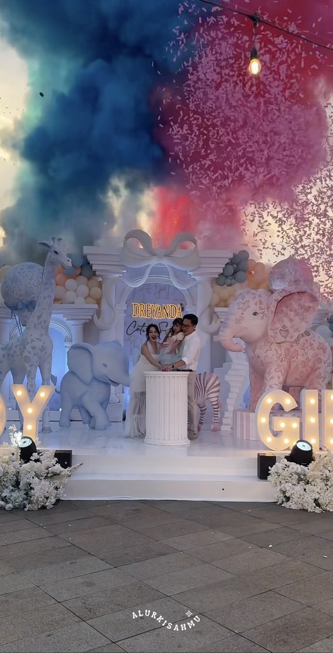 Potret Gender Reveal Selebgram Nanda Arsyinta, Digelar Meriah Undang ...