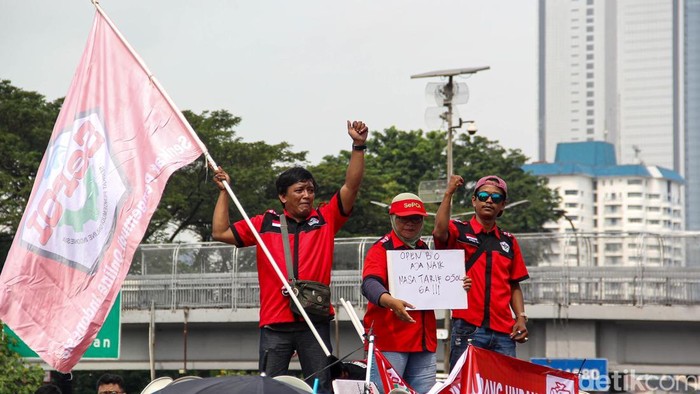 Demo Harkitnas 2026 Bikin Gatot Subroto Arah DPR Lumpuh Total