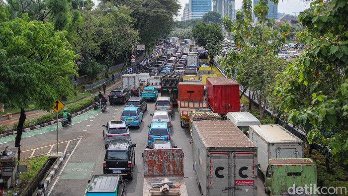 Demo Harkitnas 2026 Bikin Gatot Subroto Arah DPR Lumpuh Total