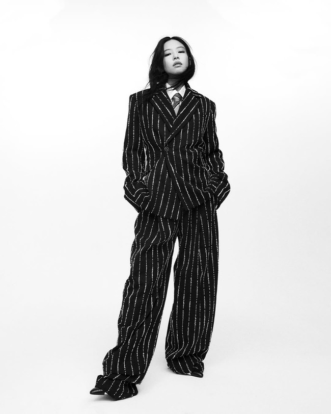 Berani Tampil Topless, Pemotretan Terbaru Jennie BLACKPINK Bikin Fans Geger