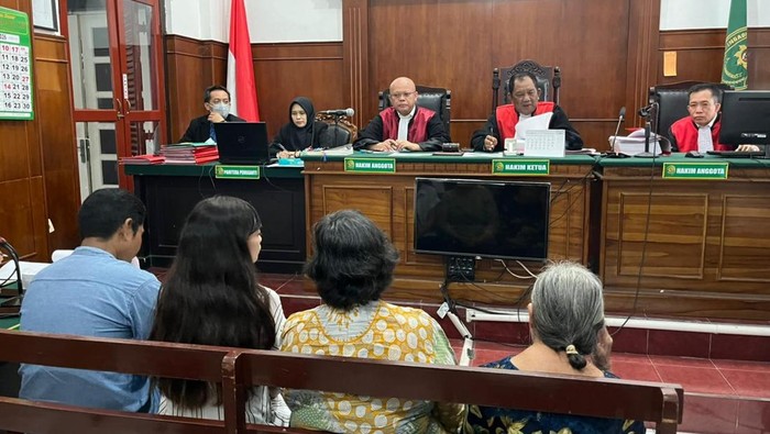 Kesaksian Nenek Elina Ungkap Motor-Lemari Raib Usai Diusir Samuel