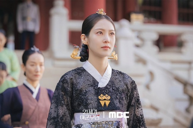Foto: Pesona Ibu Suri 'Perfect Crown', Gong Seung Yeon Pernah Sepi Job
