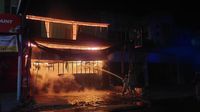 Amuk Kakek Tukang Tambal Ban di Jombang Bakar Toko Grosir yang Mengusirnya