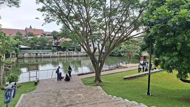Menyambangi Taman Apung, Spot Liburan Murah di Jakarta Timur